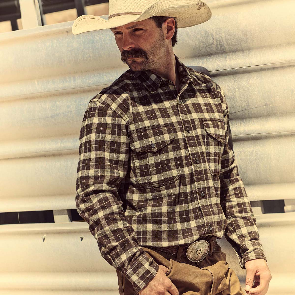 Filson Alaskan Guide Shirt Cream Black provides unfailing comfort and ...