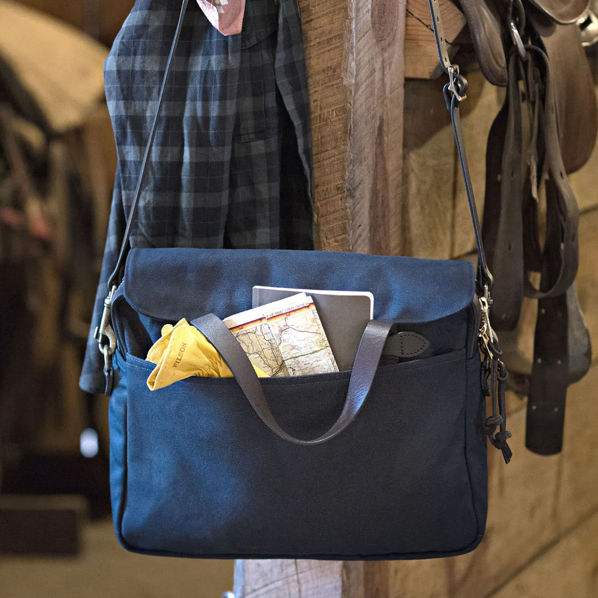 Filson Rugged Twill Original Briefcase Navy, style icon among men bags