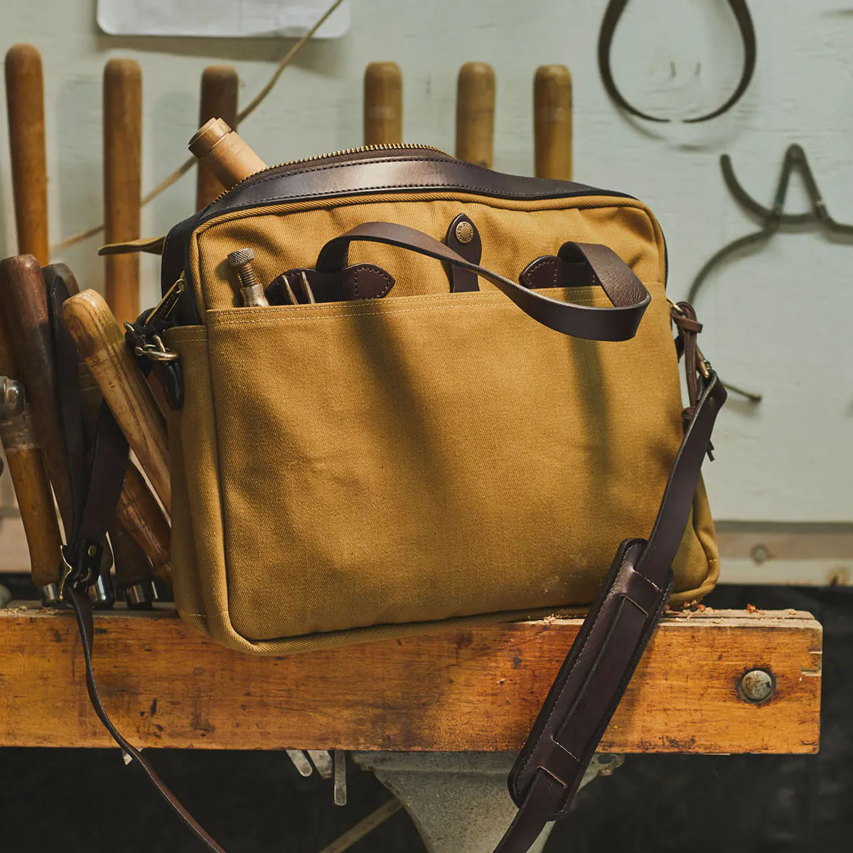 Filson Original Briefcase Tan, perfect bag with style and character