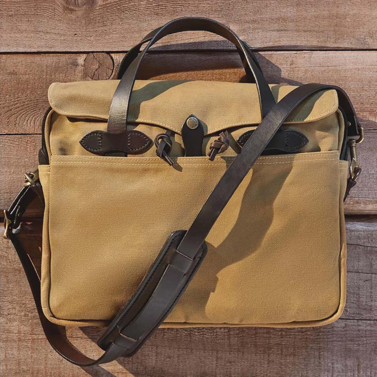 Filson Original Briefcase Tan, perfect bag with style and character