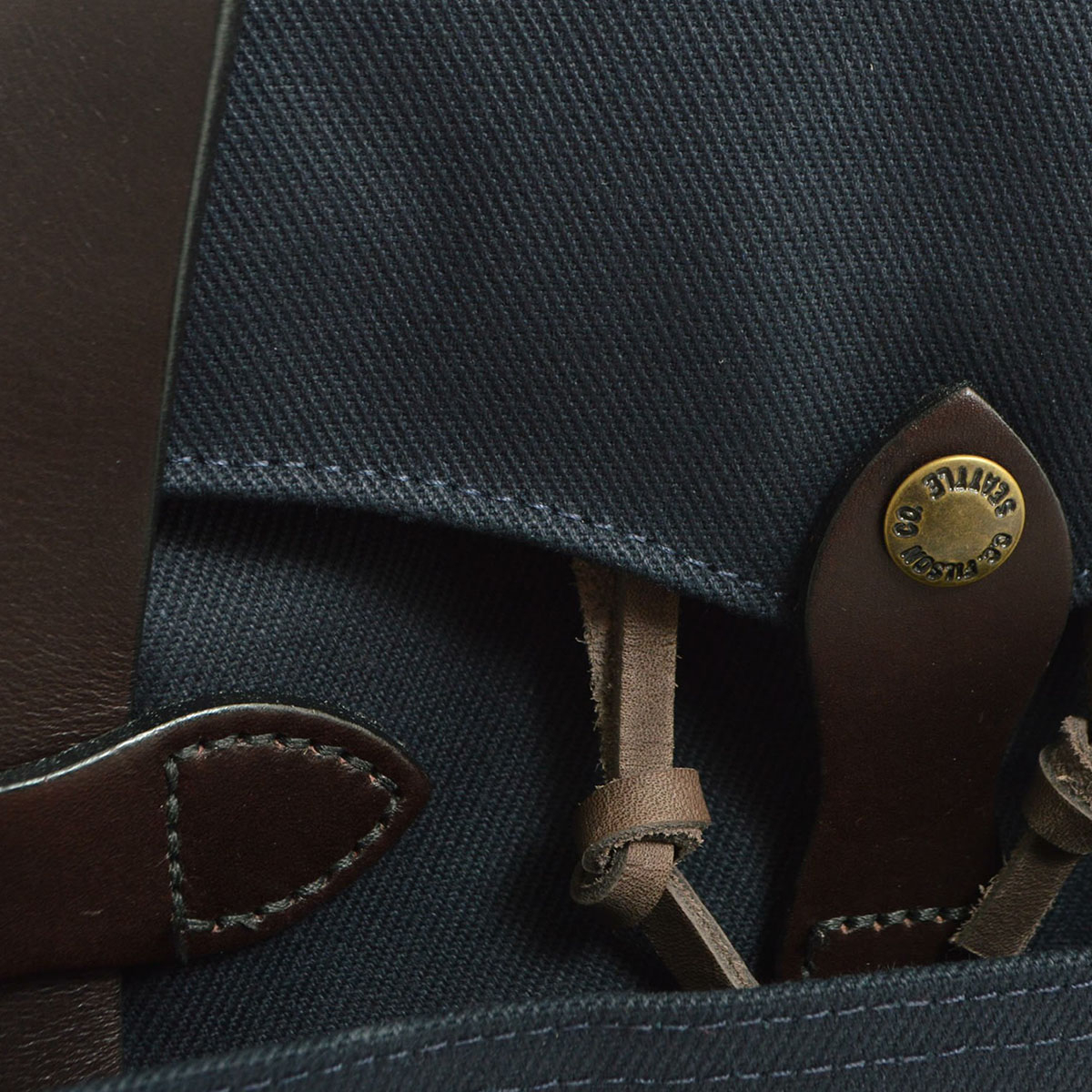 Filson Rugged Twill Original Briefcase Navy, style icon among men bags