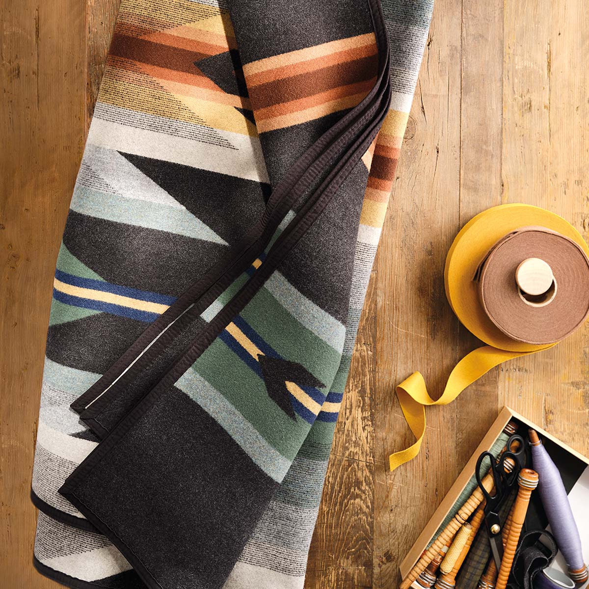 Pendleton Jacquard Unnapped Robe Wyeth Trail Oxford
